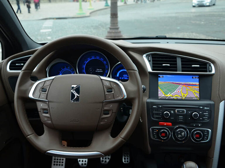 Un nouvel autoradio double DIN possède la technologie Bluetooth pour ...